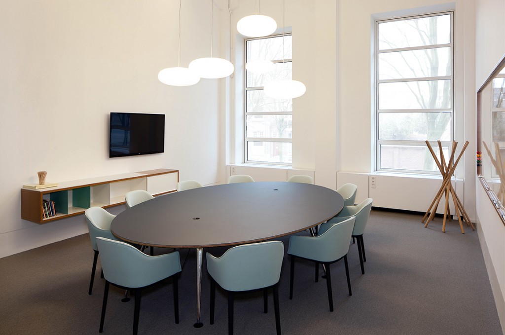 Spotlight on Corporate Workplaces: The Hague’s Spaces Building | Vibia