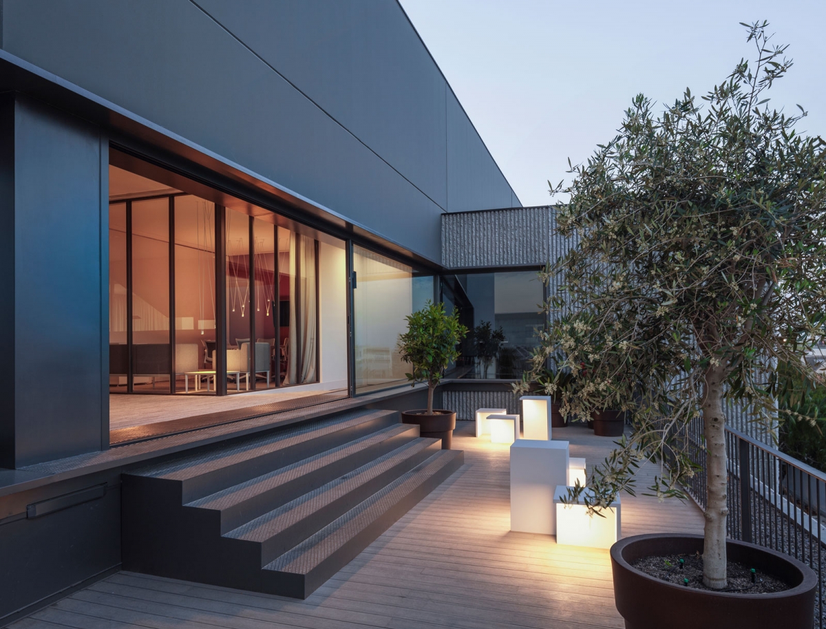Vibia Headquarters’ Terraces: A Curated Display of Outdoor Lighting ...