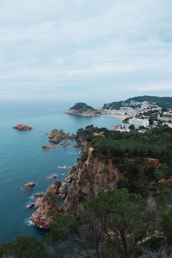 Vibia lighting brings warmth and wellbeing to a private Mediterranean ...