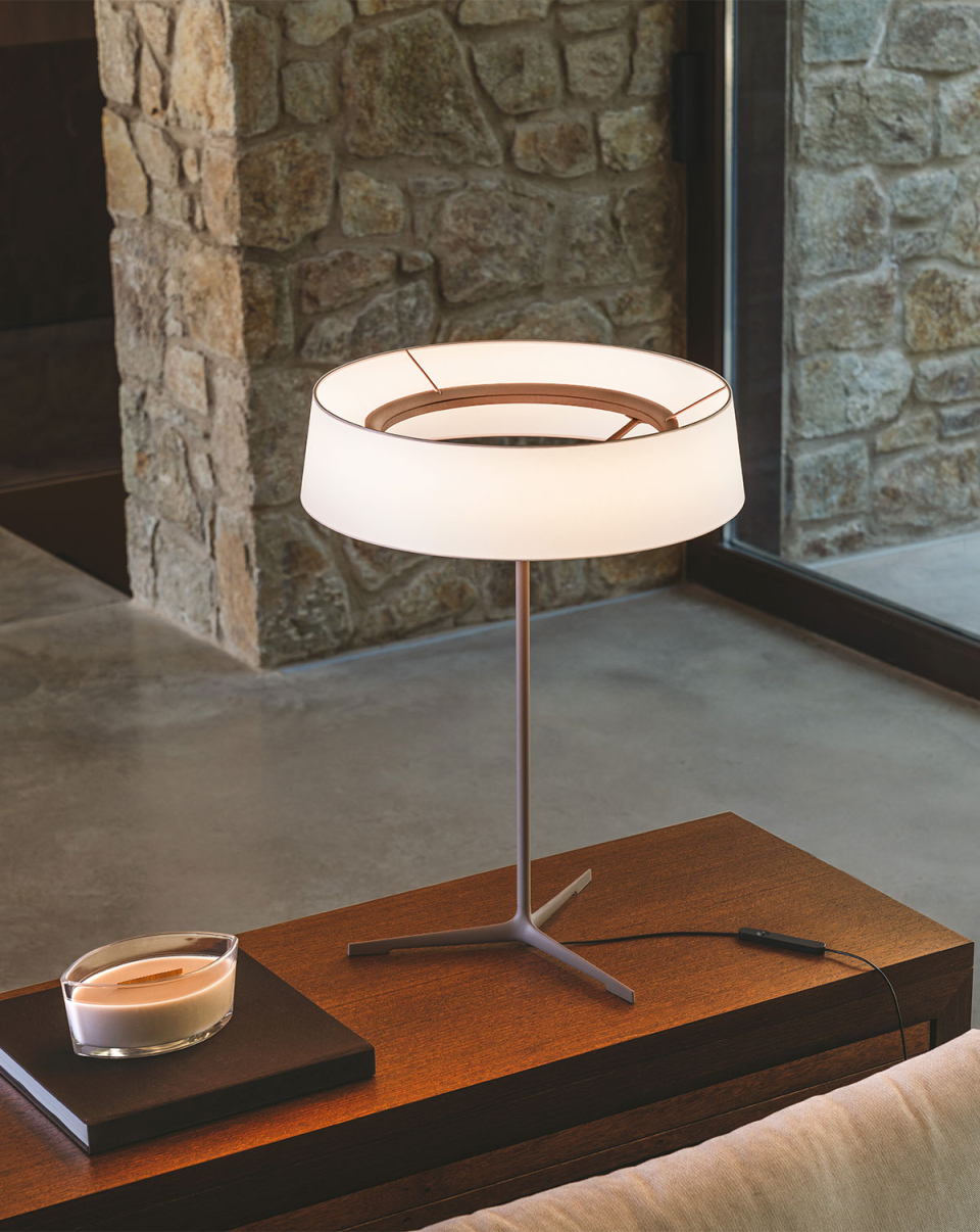 An Exercise in Poise: Introducing Dama | Vibia