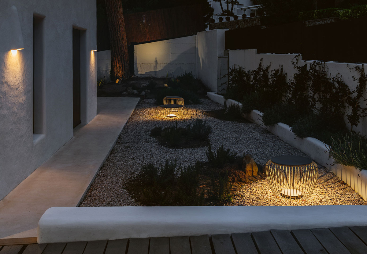 Lighting the vertical surfaces of outdoor settings | Vibia