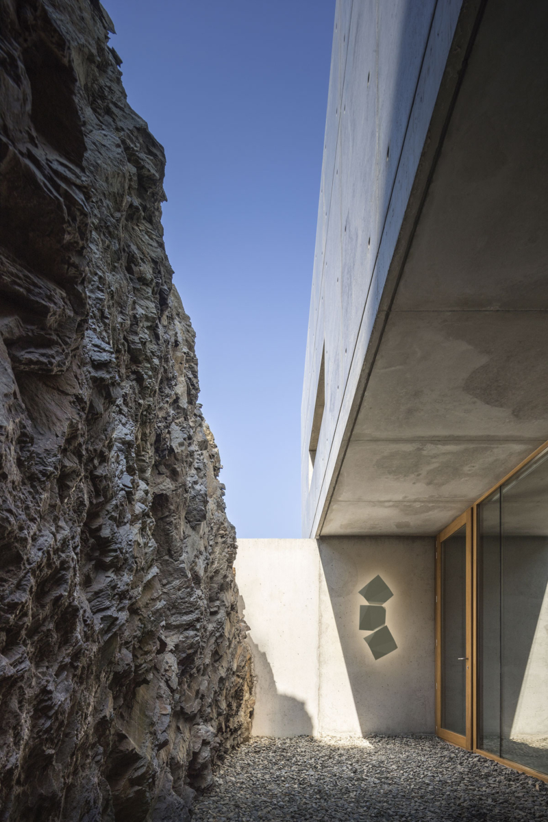 Lighting the vertical surfaces of outdoor settings | Vibia