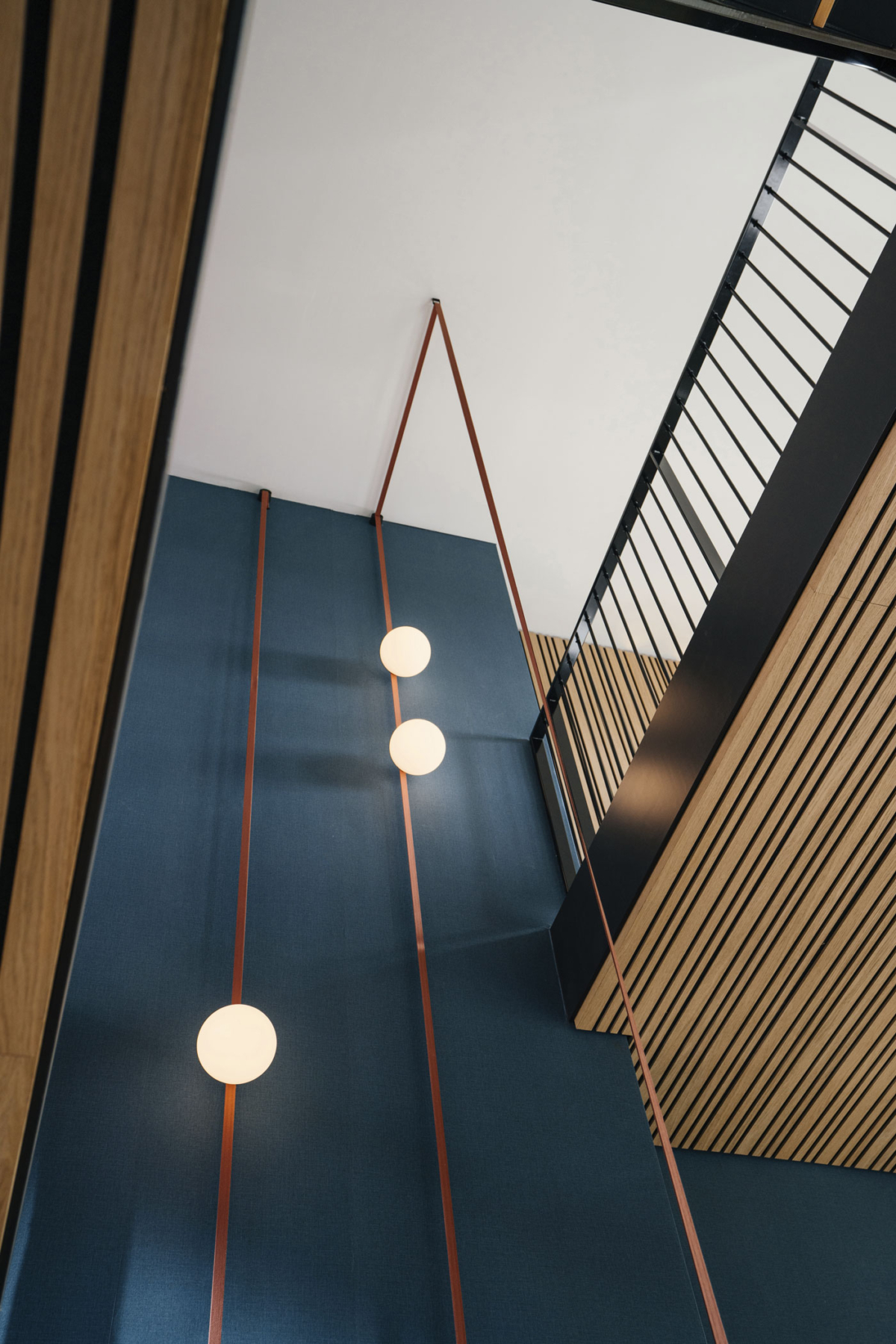 Sculptural, elegant and decisive: Plusminus lights a home in Utrecht ...