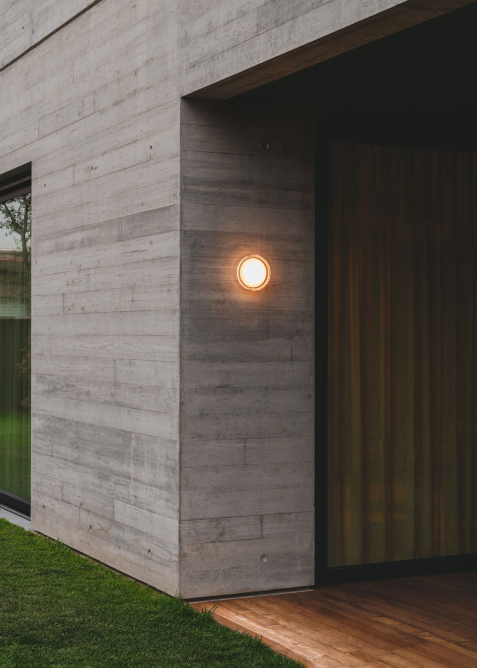 A Timeless Choice: The Layered Lighting of Dots Glass | Vibia