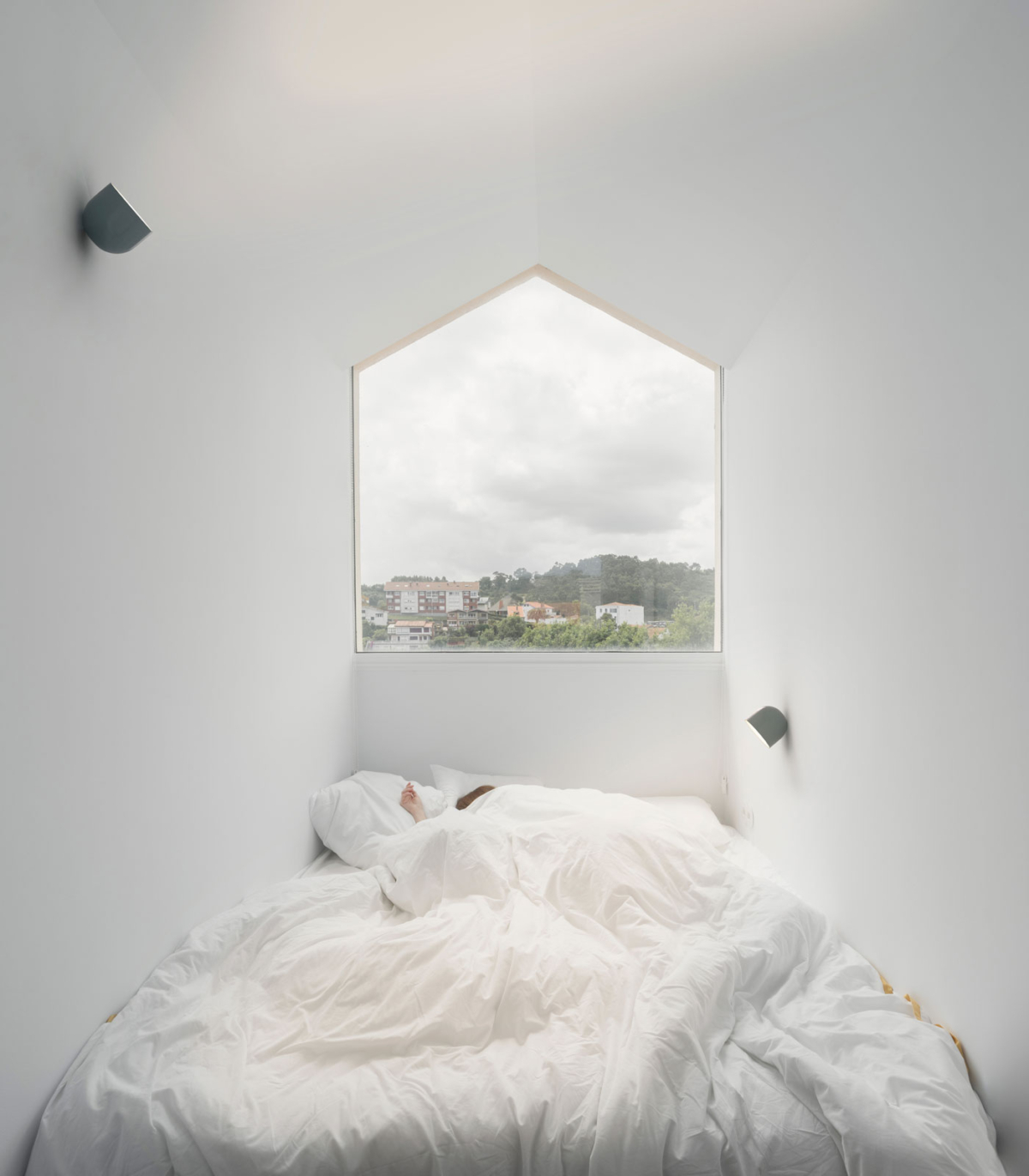 Plusminus Solo: A timeless design that blends lighting and walls | Vibia